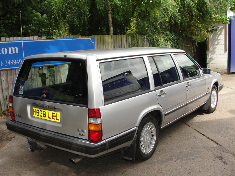 Volvo 960 technical specifications and fuel economy